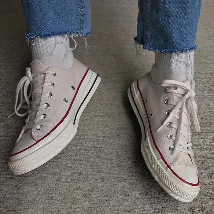 Tạo dấu ấn riêng với giày Converse 1970s Cream