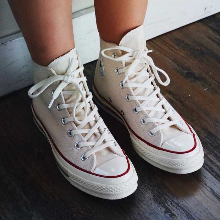 Tạo dấu ấn riêng với giày Converse 1970s Cream