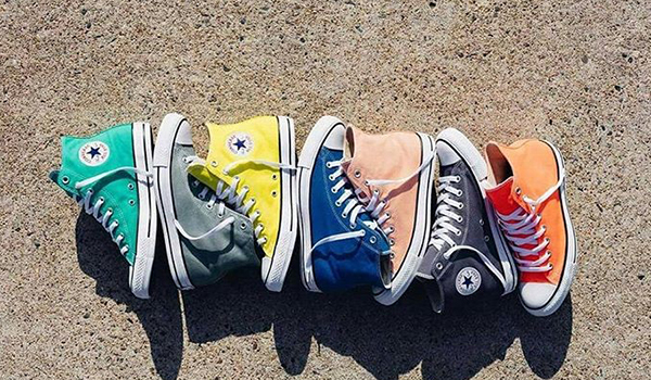 Lạ mắt cùng những tone màu cực trendy trên đôi giày Converse Seasonal Color