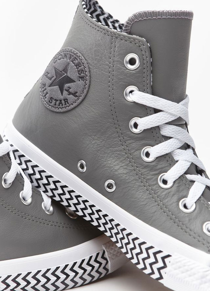 Tận hưởng gam màu cổ điển đẳng cấp trên thiết kế của Converse xám