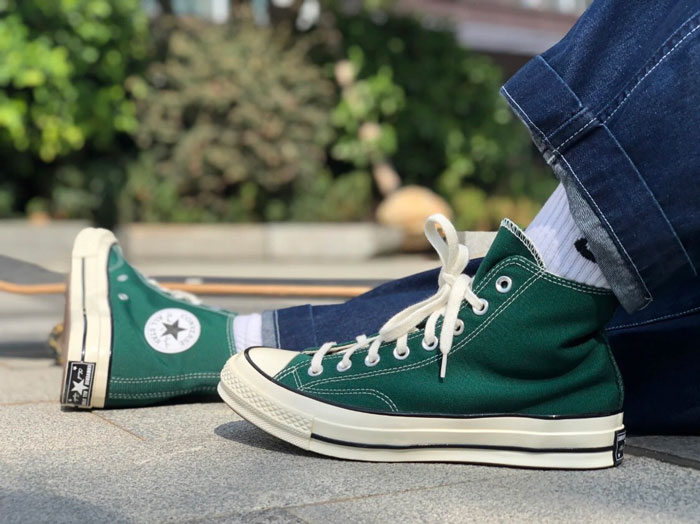 Sải bước tự tin trên đôi giày Converse All Star 70S “trứ danh”