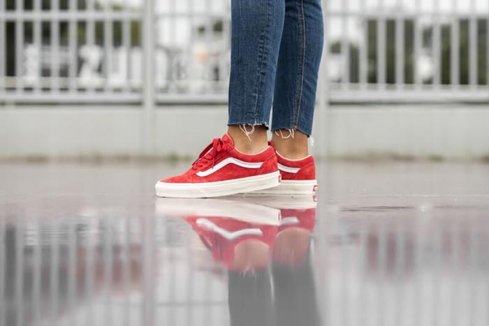 Khuấy đảo mùa hè rực lửa bằng giày Vans nam đỏ